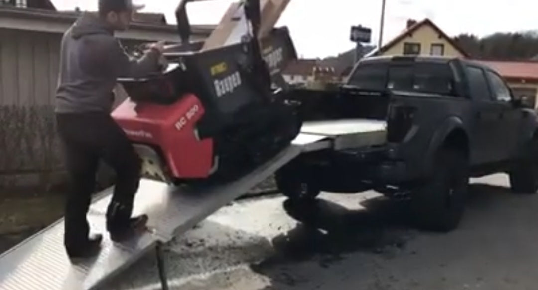 Loading A Powered Wheelbarrow Customer Video Loadall Innerbox